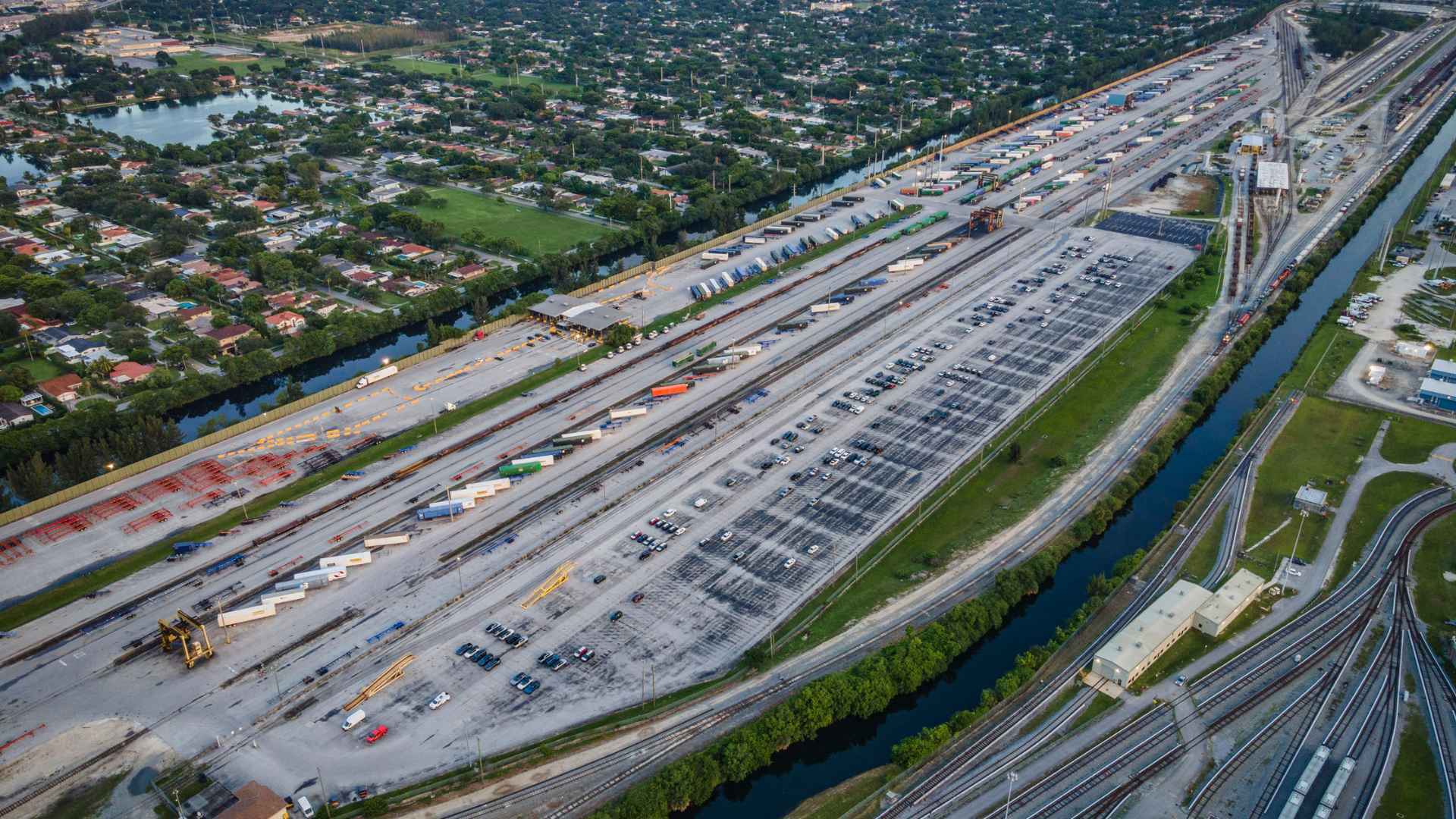 Shipping By Train Or Truck: Benefits & Drawbacks